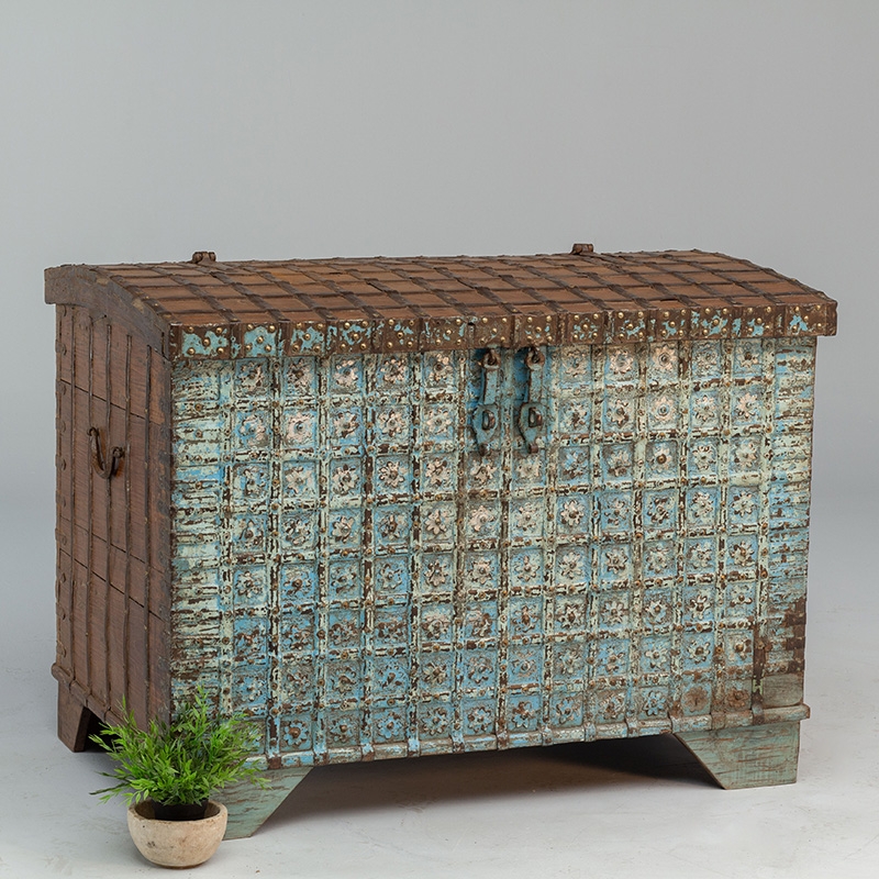 Domed dowry chest | Andy Thornton