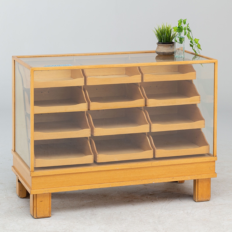 Glazed drapery counter | Andy Thornton