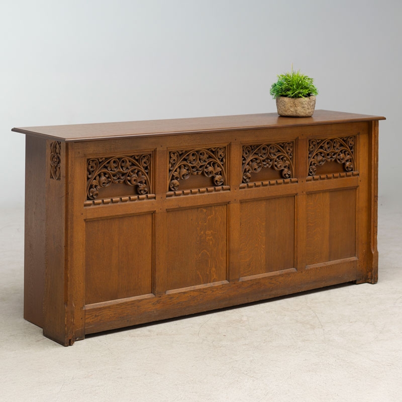 Carved Gothic Counter | Andy Thornton